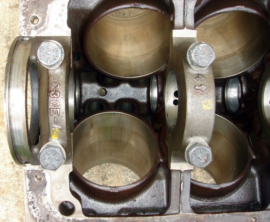 The engine and gearbox – 289 Shelby Cobra